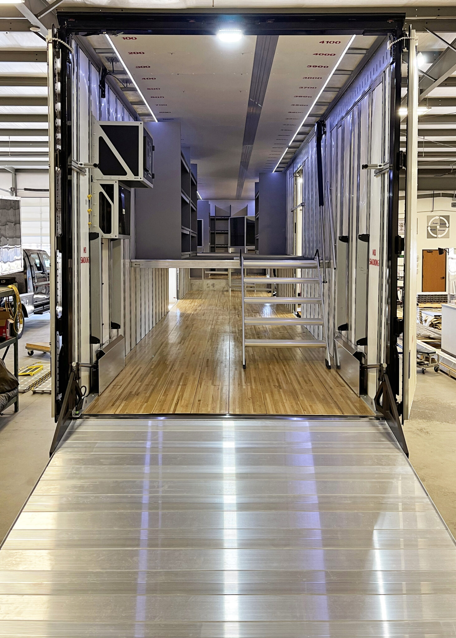 Semi Trailer Features – Clubhouse Trailer Company