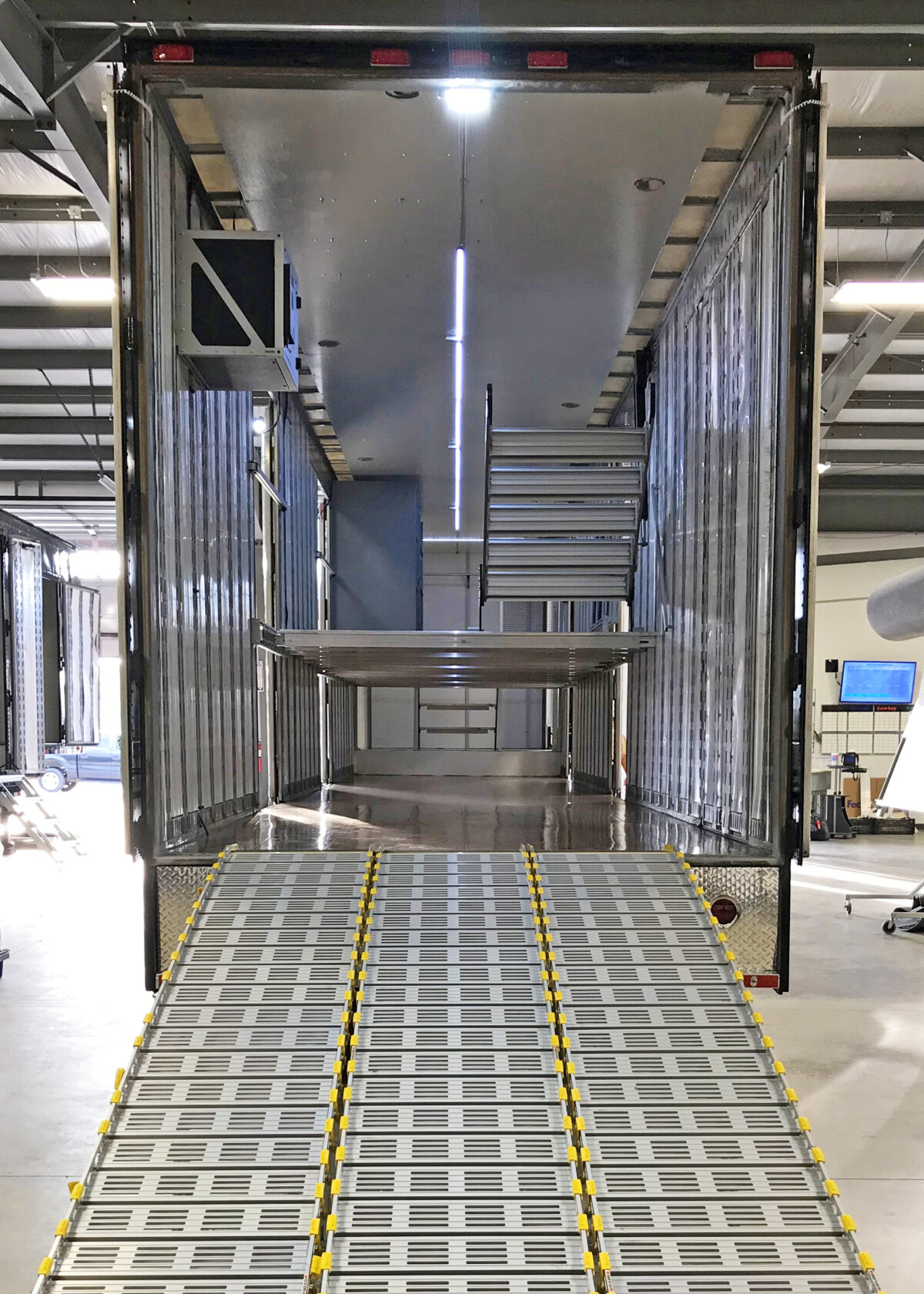 Semi Trailer Features – Clubhouse Trailer Company