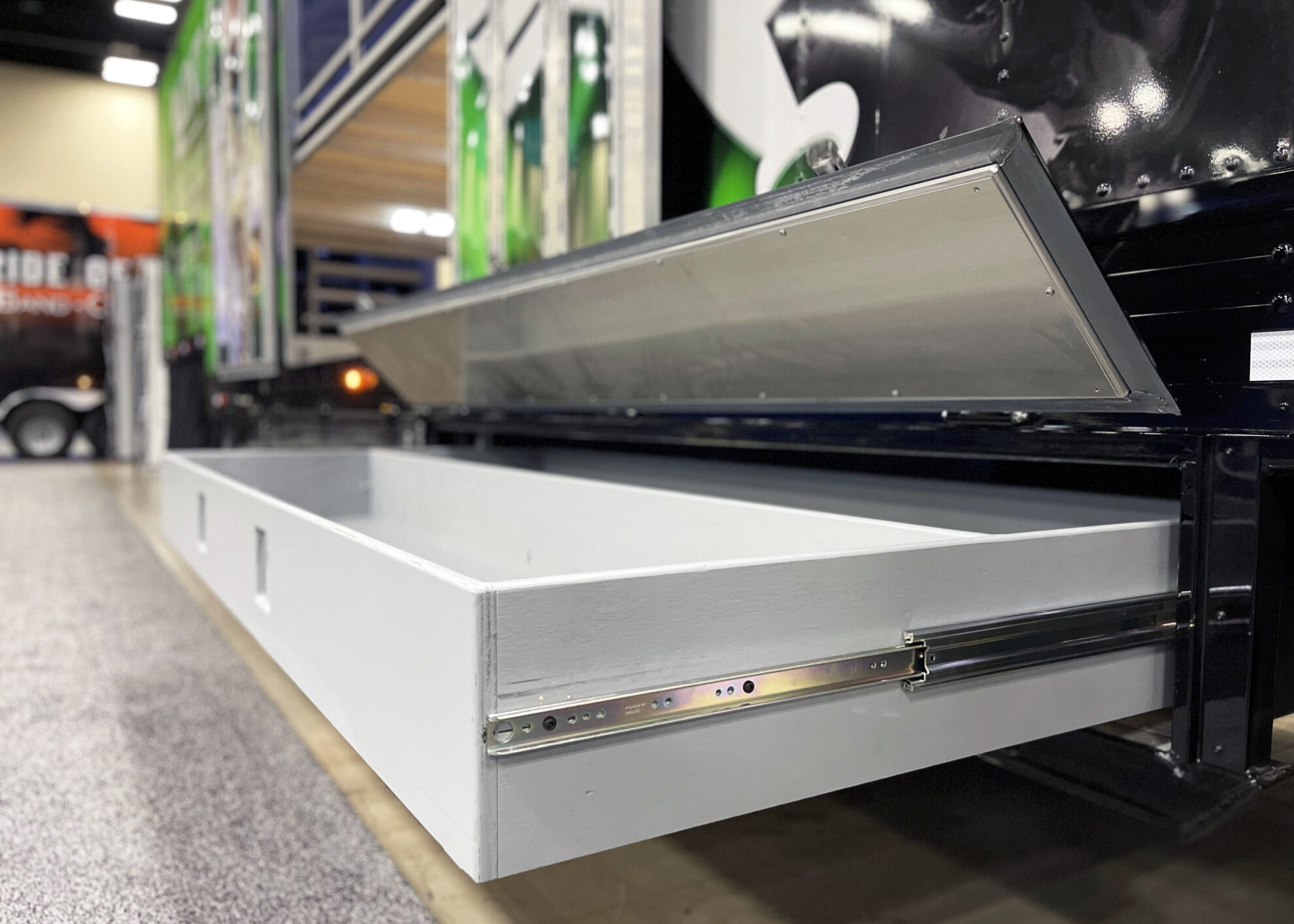 Semi Trailer Features - Clubhouse Trailer Company